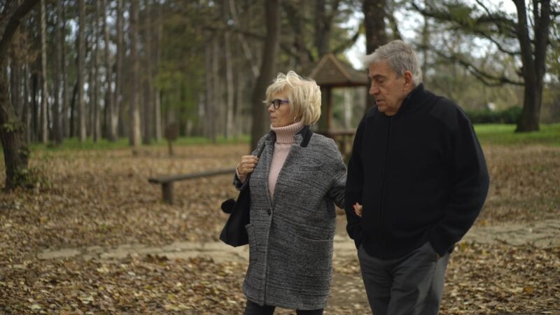 Struggling with Pain While Walking? 10 Tips for Seniors to Stay Active and Comfortable - Far ...